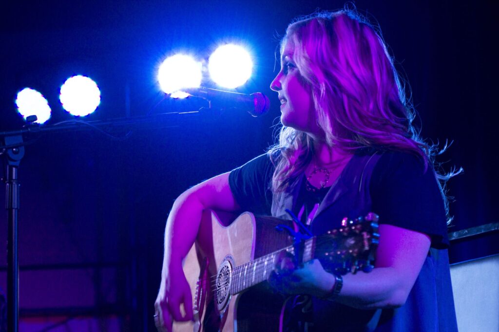 Country star Sunny Sweeney performs at Good Times - Olean Times Herald