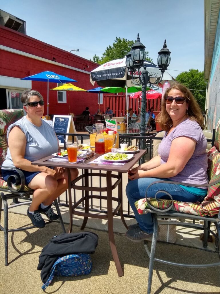 Cuomo: NY bars, restaurants can't serve alcohol without food - Olean ...