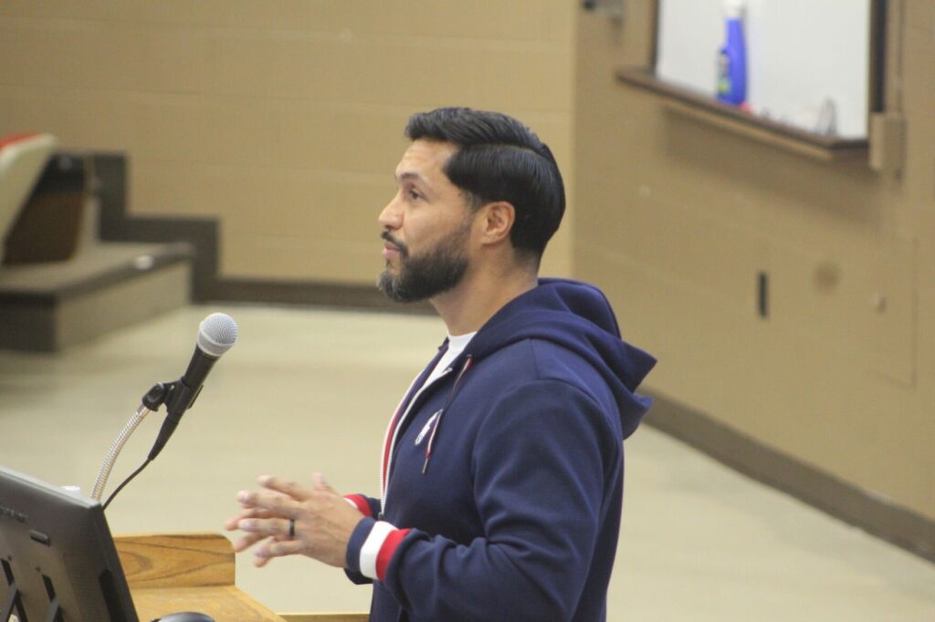 Three-time paralympic gold-medalist Rico Roman delivers talk to Bona ...
