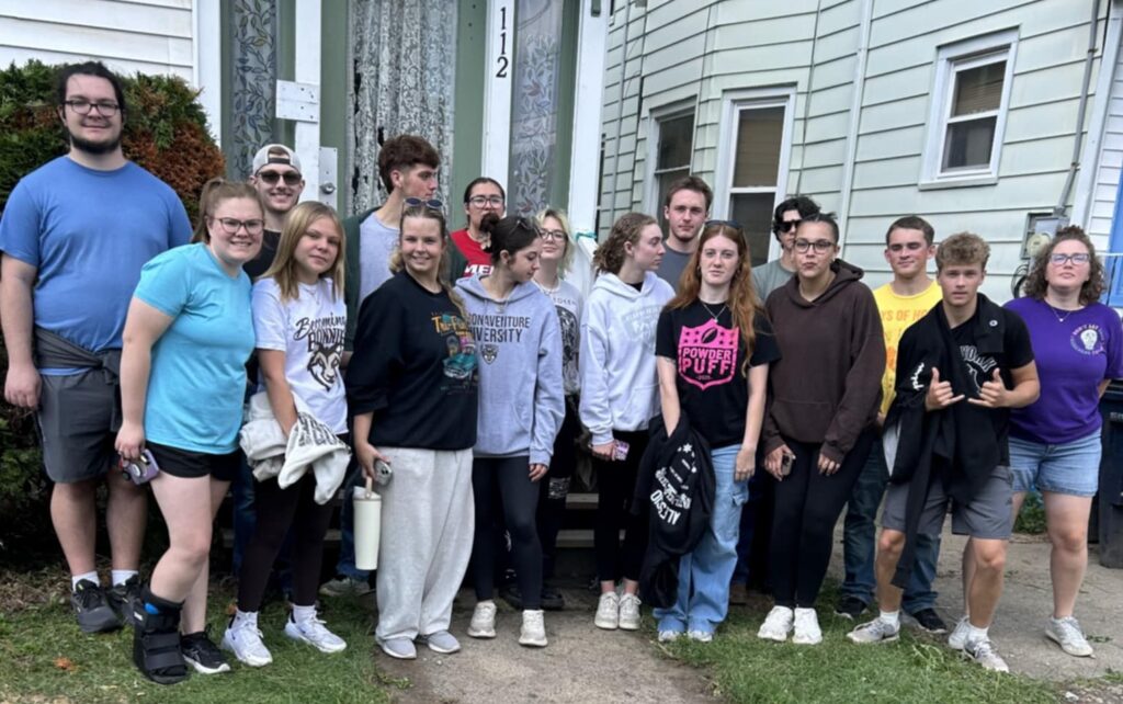State & Union: SBU students lend helping hand at Genesis House - Olean ...