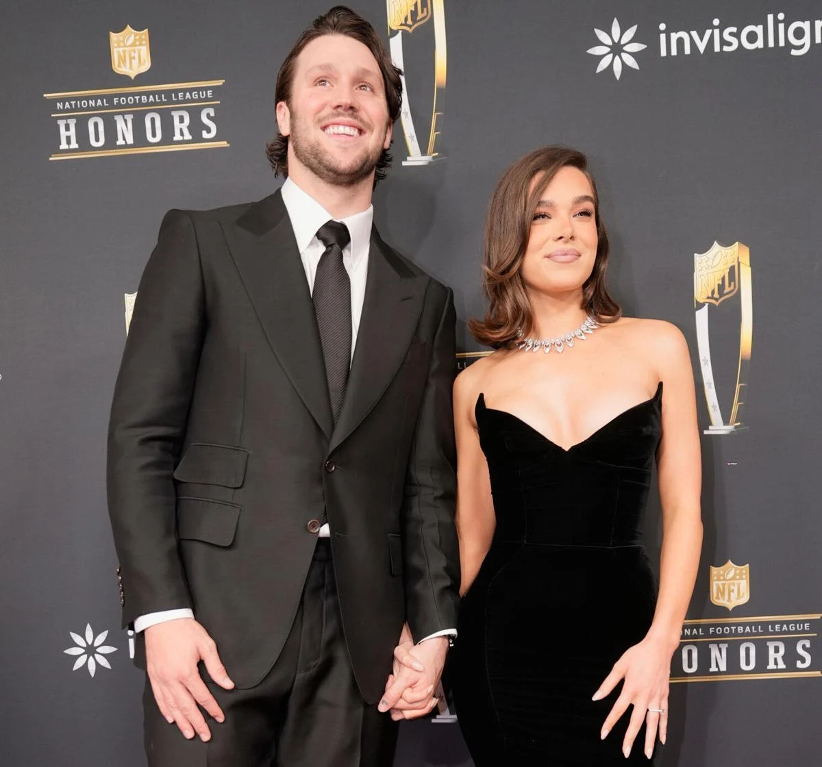 Bills QB Josh Allen and wife Hailee Steinfeld are expecting their first ...