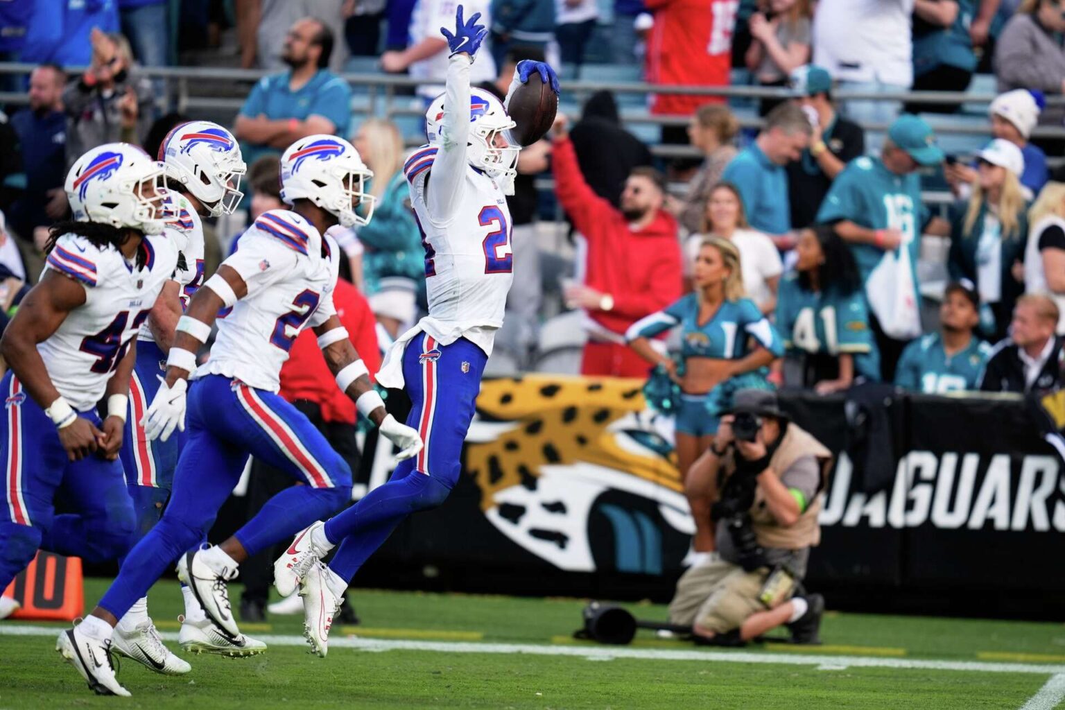 Bills' Bishop remains steady regardless of who lines up beside him ...