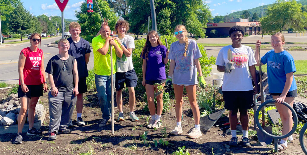 OHS students get their thumbs green at North Union gardens - Olean ...